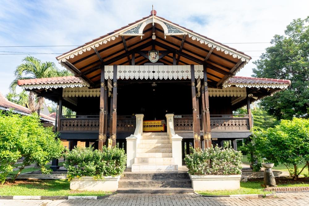 Rumah Bubungan Lima: Rumah Adat Khas Kalimantan Selatan